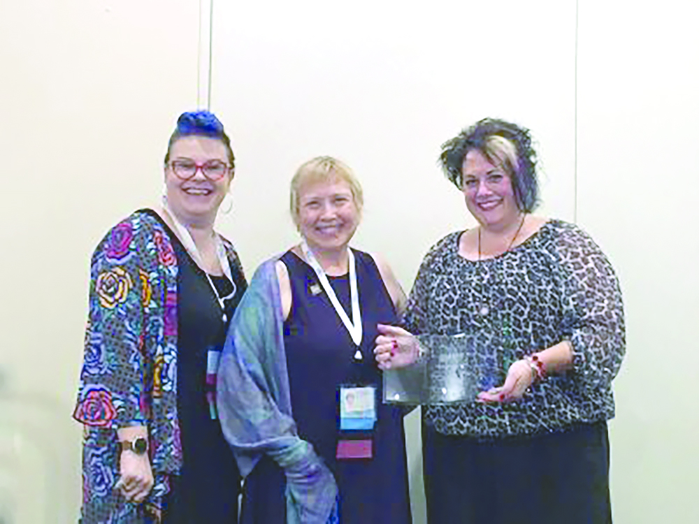 Receives award | News, Sports, Jobs - The Herald Star